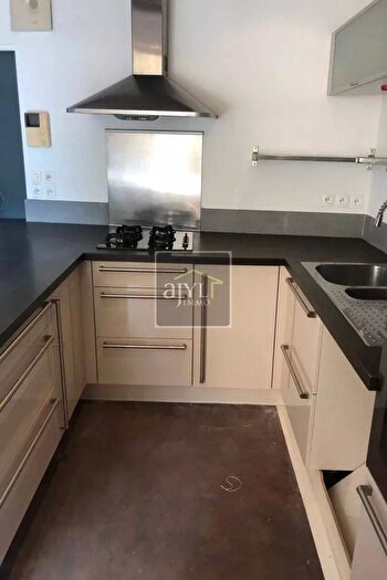 Appartement à louer - Charleval - 4 pièces - 3 chambres