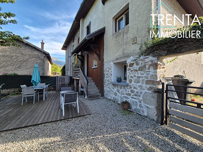 Maison 4 pièces à Saint-Aupre, à vendre