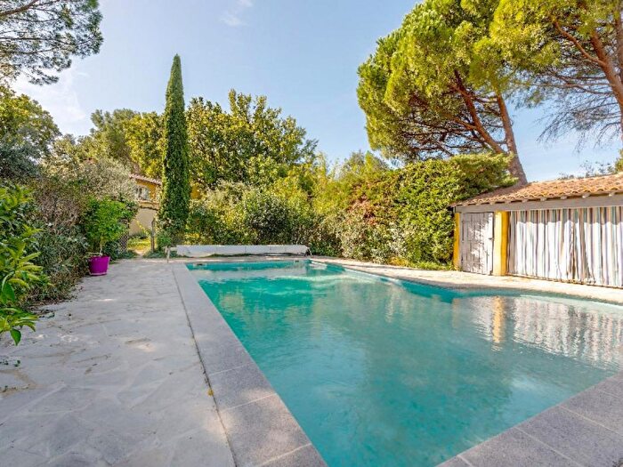 Maison à vendre - Pujaut - 8 pièces - 6 chambres