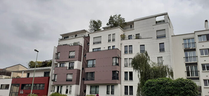 Suresnes, République : Appartement 1 pièce à louer