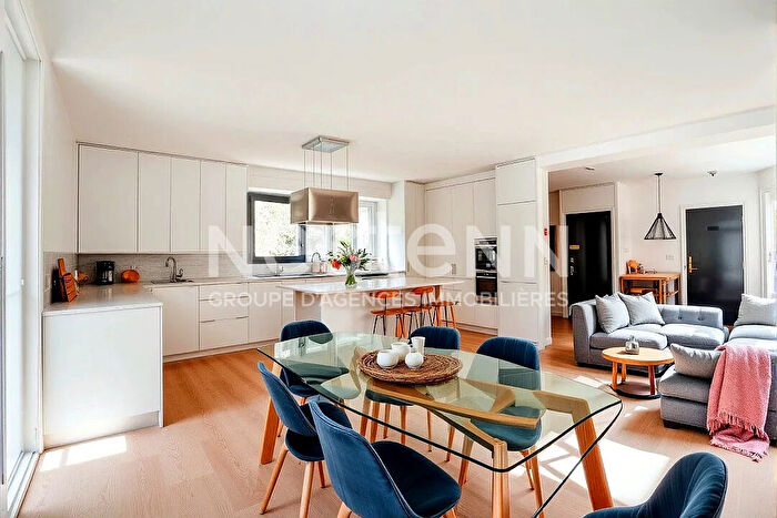 Maison à vendre - Bron, Bron Piscine, Le Lessivas - 6 pièces - 5 chambres