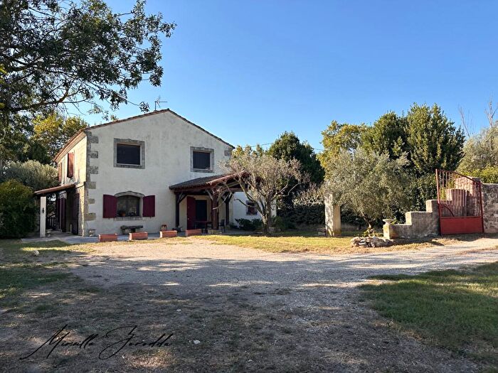 Maison 9 pièces à Arles, Trébon, à vendre