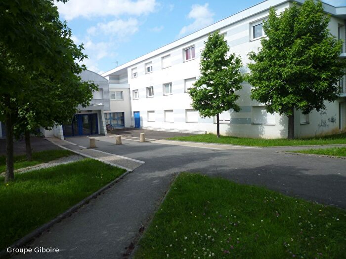 Appartement à louer - Quartiers Nord-Est, Les Longs Champs - 1 pièce