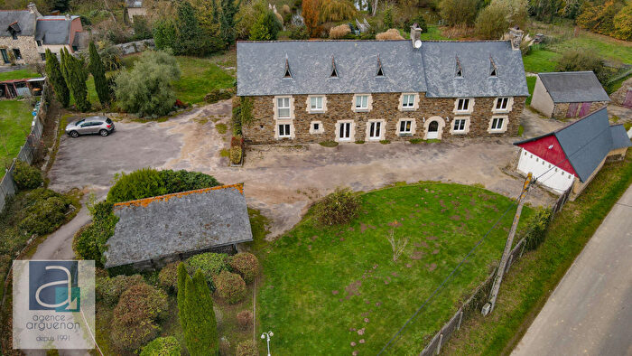 Maison à vendre - Miniac-Morvan - 7 pièces - 6 chambres