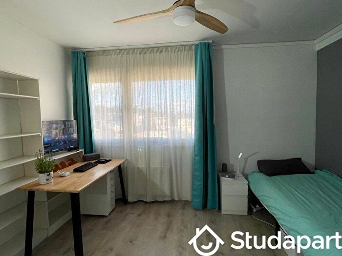 Centre Ville, Saint-Quentin : Appartement 1 pièce à louer