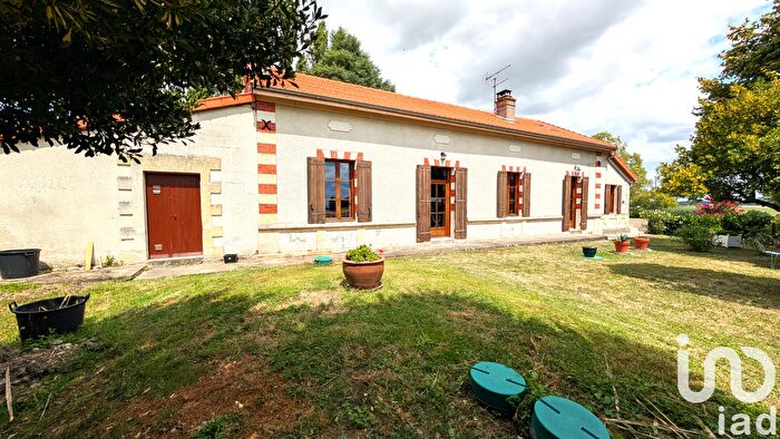 Maison à vendre - Pommiers-Moulons - 7 pièces - 3 chambres