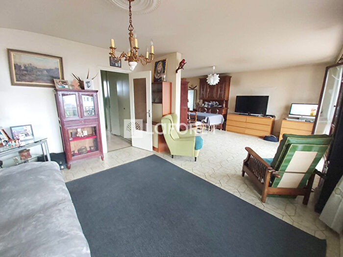 Appartement 4 pièces à Villemomble, Centre-ville, Orangerie, à vendre