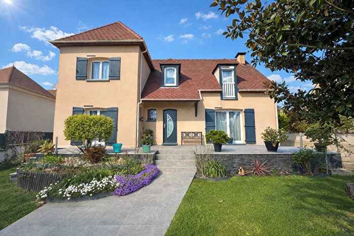 Maison à vendre - Mareuil-lès-Meaux - 6 pièces - 4 chambres