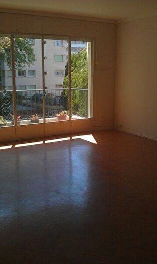 Appartement à louer - Marseille ème arrondissement - 4 pièces - 3 chambres