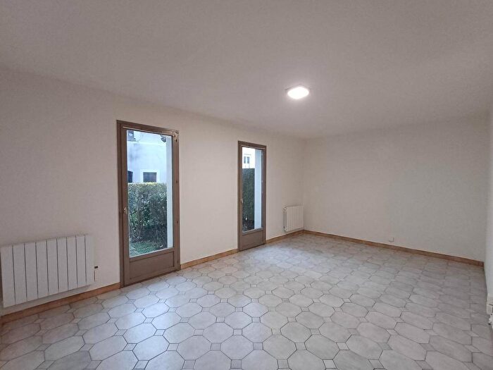 Appartement à louer - Faiencerie, Gien - 2 pièces - 1 chambre
