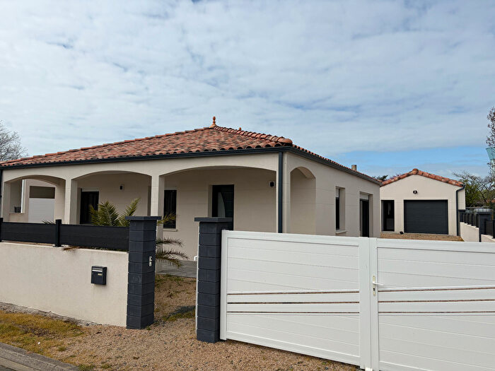 Maison à vendre - Saint-Cyr-en-Talmondais - 4 pièces - 3 chambres