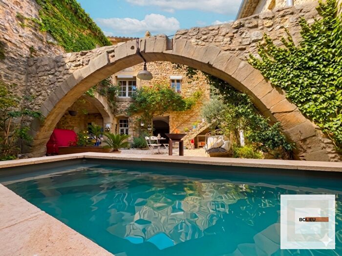Maison 9 pièces à vendre à Uzès