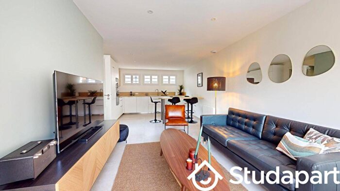 Appartement à louer - Centre Ville, Reims - 1 pièce - 3 chambres