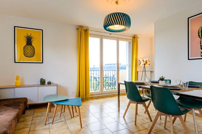 Appartement à louer - Compiègne, Les Jardins - 1 pièce - 4 chambres
