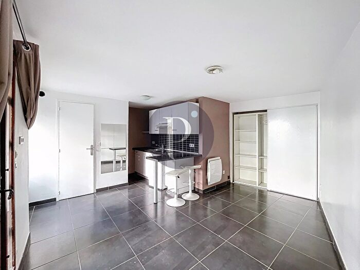 Appartement à vendre - Villeneuve-le-Roi, Faisanderie - 1 pièce