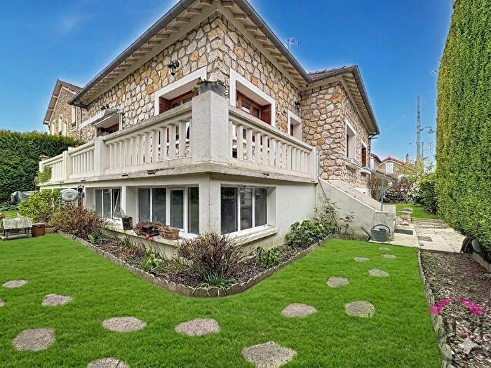 Corbeil-Essonnes, Centre-ville : Maison 6 pièces à vendre