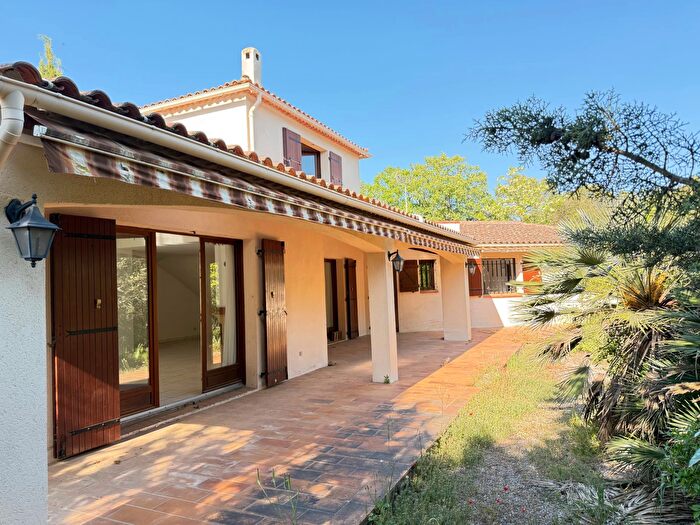 Sainte-Anastasie-sur-Issole : Maison 5 pièces à vendre