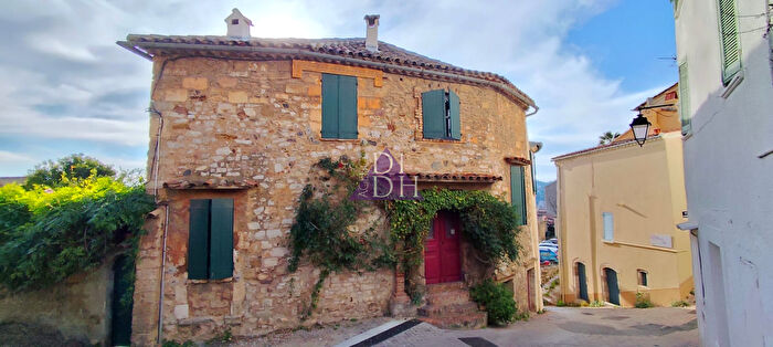 Maison à vendre - Hyères, Centre-ville - 8 pièces - 4 chambres