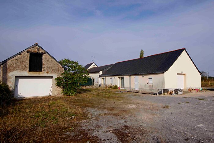 Maison à louer - Saint-Martin-du-Fouilloux - 5 pièces - 3 chambres