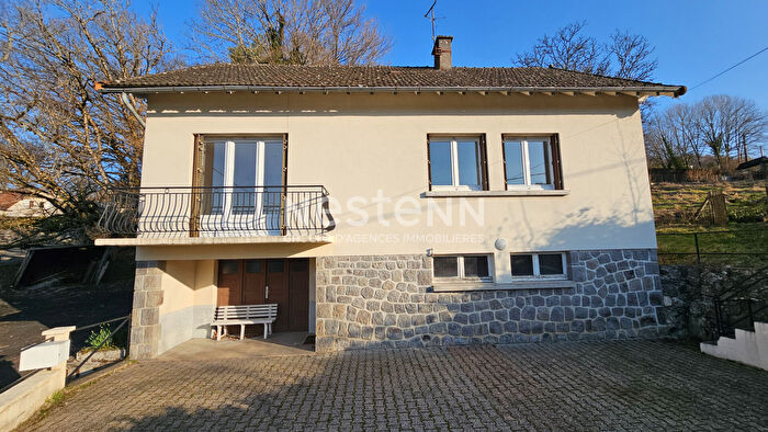 Maison à vendre - Naucelles - 6 pièces - 4 chambres