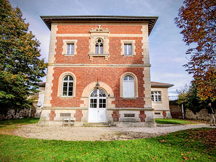 Maison à vendre - Ivors - 19 pièces - 12 chambres