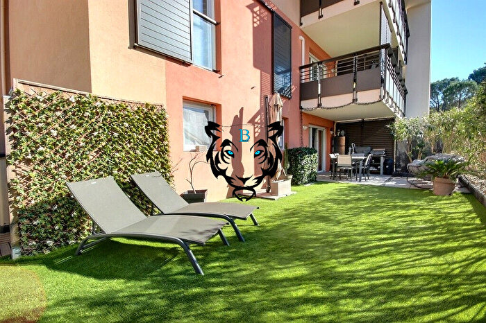 Appartement à vendre - Roquebrune-sur-Argens, Village - 3 pièces - 2 chambres