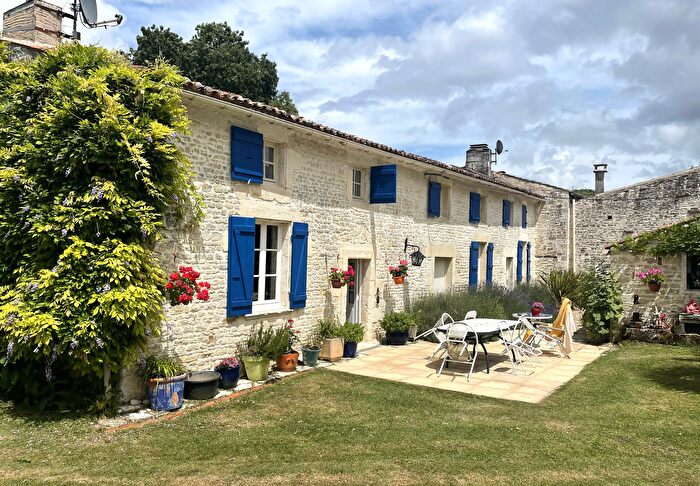 Maison 8 pièces à Saint-Hilaire-de-Villefranche, à vendre