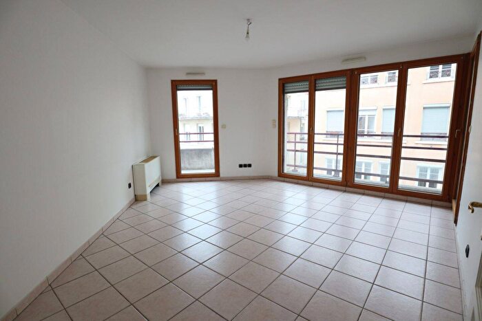 Appartement à louer - Villeurbanne - 3 pièces - 2 chambres