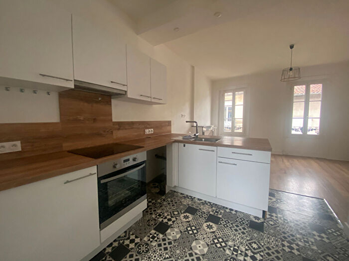 Appartement à louer - Sainte-Foy-la-Grande - 3 pièces - 2 chambres