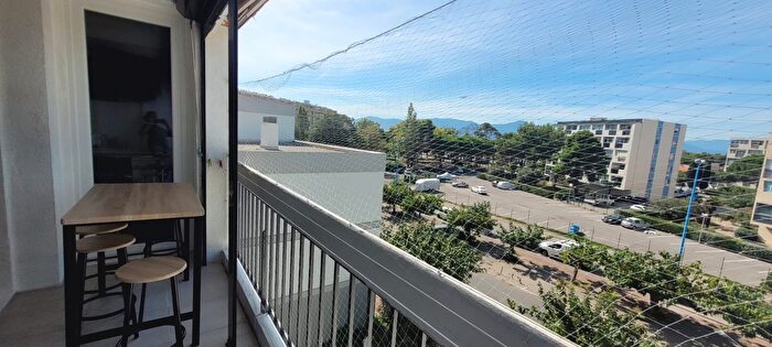 Appartement 2 pièces à Saint-Cyprien, Le Port, à vendre