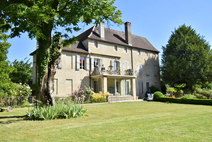 Maison 10 pièces à vendre à Tournus