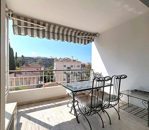 Appartement 2 pièces à vendre à Cannes, Californie Pezou