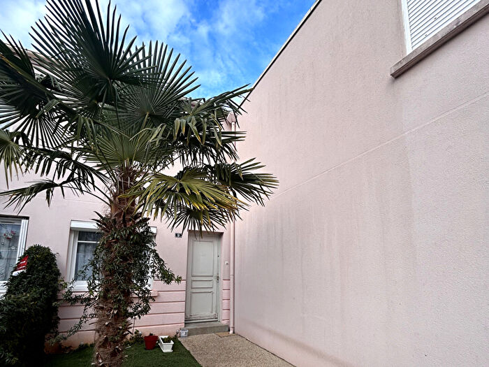 Maison à vendre - Val-de-Reuil, Côteaux, Grosse Borne, Garancière - 4 pièces - 3 chambres