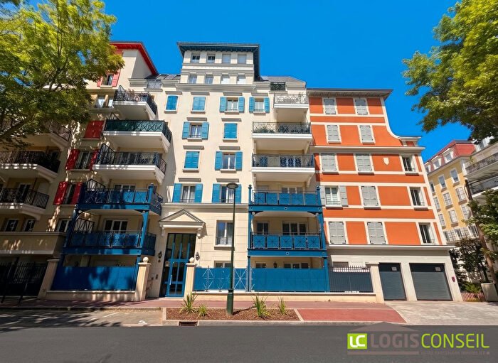 Le Plessis-Robinson, Centre commercial : Appartement 3 pièces à vendre