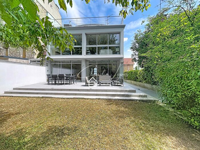 Enghien-les-Bains : Maison 9 pièces à vendre