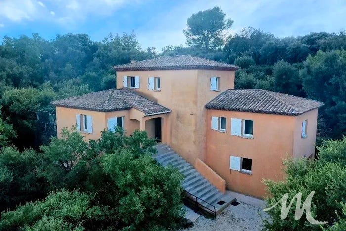 Maison 6 pièces à vendre à Besse-sur-Issole