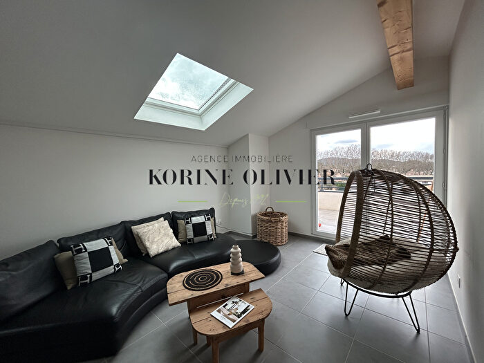 Appartement à louer - Peyrolles-en-Provence - 3 pièces - 2 chambres