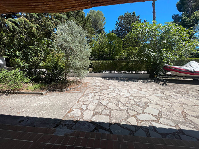 Appartement à louer - Aix-en-Provence, Luynes - 2 pièces - 1 chambre