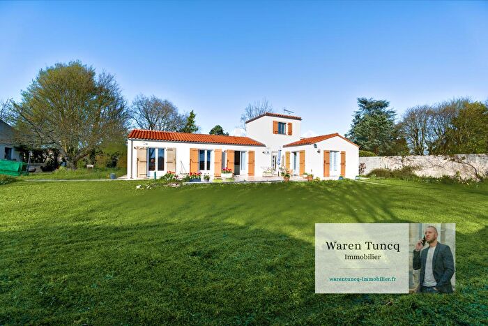 Maison à vendre - Saint-Sauveur-dAunis - 4 pièces - 3 chambres