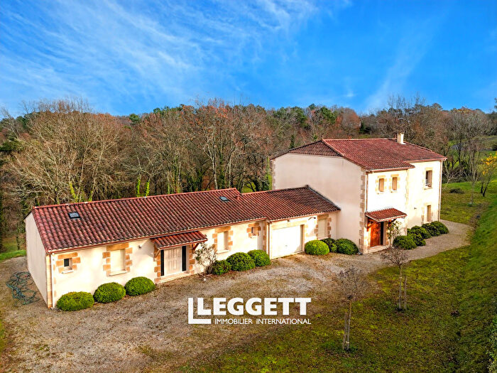 Maison à vendre - Thenon - 8 pièces - 6 chambres