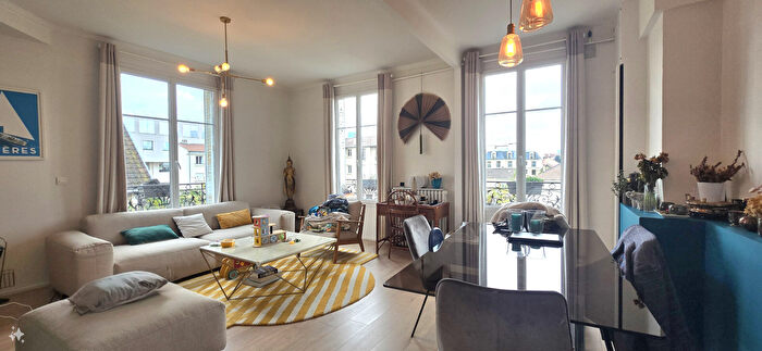 Appartement à louer - La Garenne-Colombes, Centre Sud - 4 pièces - 2 chambres