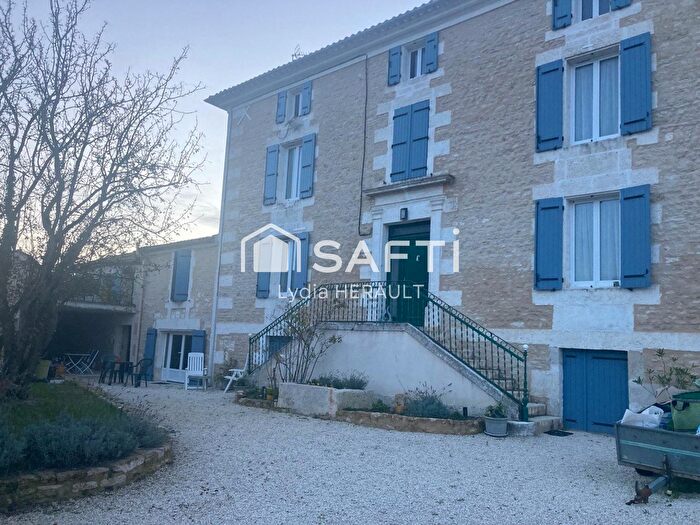 Maison à vendre - Saint-Genis-dHiersac - 8 pièces - 6 chambres