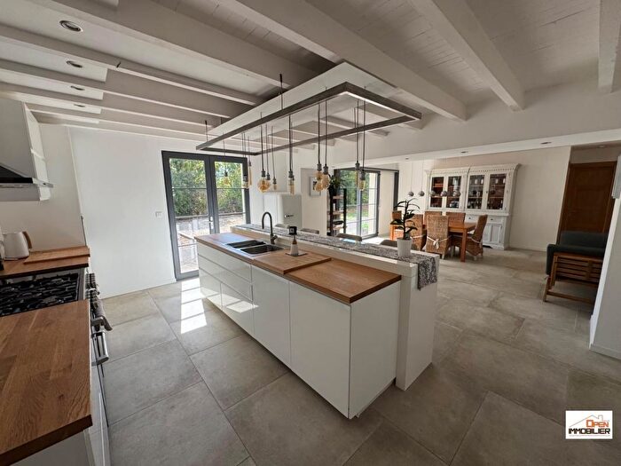 Barbezieux-Saint-Hilaire - Maison 7 pièces à vendre