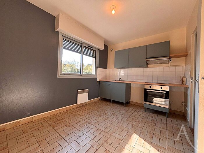 Appartement à louer - Saint-Florent-sur-Cher - 4 pièces - 2 chambres