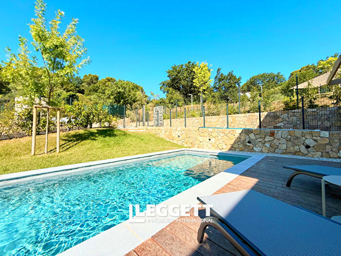 Maison à vendre - Mougins, Centre-ville, Village, Tournamy, Le Val de Mougins - 4 pièces - 4 chambres