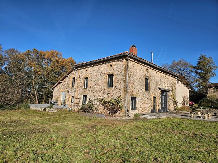 Maison à vendre - Saint-Maurice-des-Lions - 9 pièces - 5 chambres