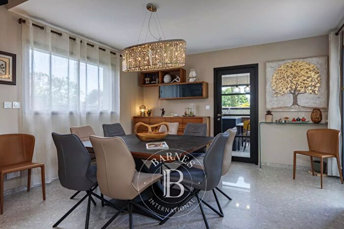Cessy - Maison 8 pièces à vendre