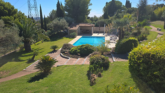 Maison à vendre - Ollioules, Faveyrolles, Chateauvallon - 6 pièces - 5 chambres