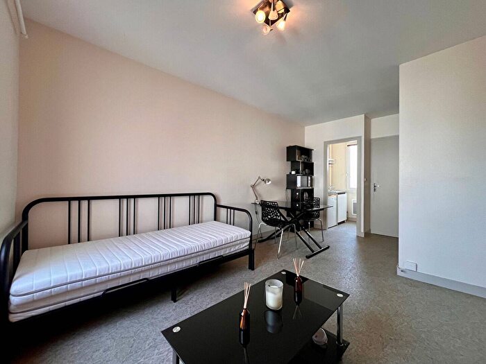 Appartement à louer - Trois Quartiers-Centre Ville, Poitiers - 1 pièce