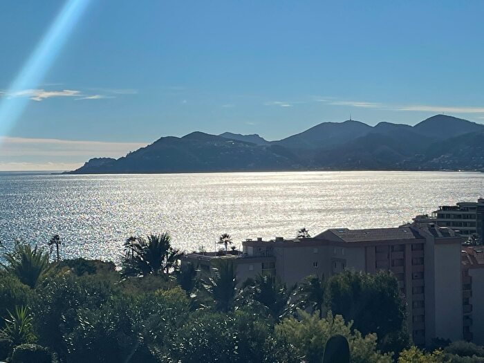 Cannes, Croix des Gardes : Appartement 2 pièces à vendre